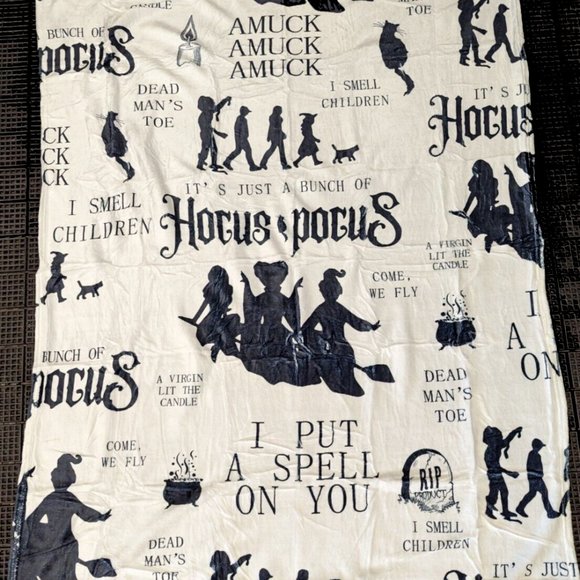 Source Unknown | Bedding | New Hocus Pocus Fleece Throw Blanket ...